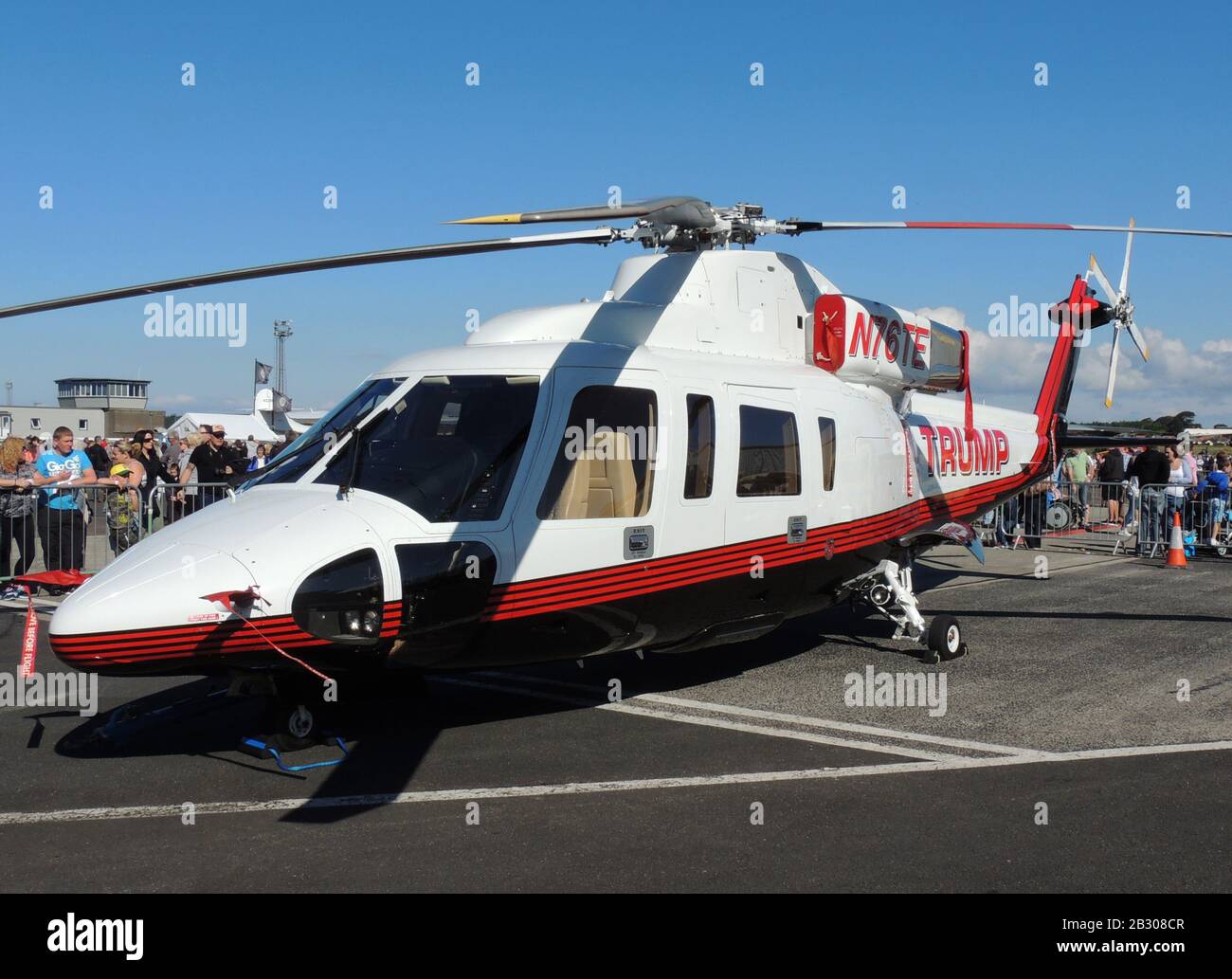 Sikorsky s 76b helicopter hi-res stock photography and images - Alamy