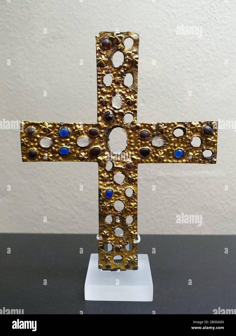 Gemmed cross hi-res stock photography and images - Alamy