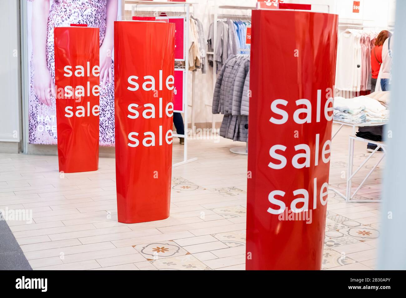 Anti thieft gate hi-res stock photography and images - Alamy