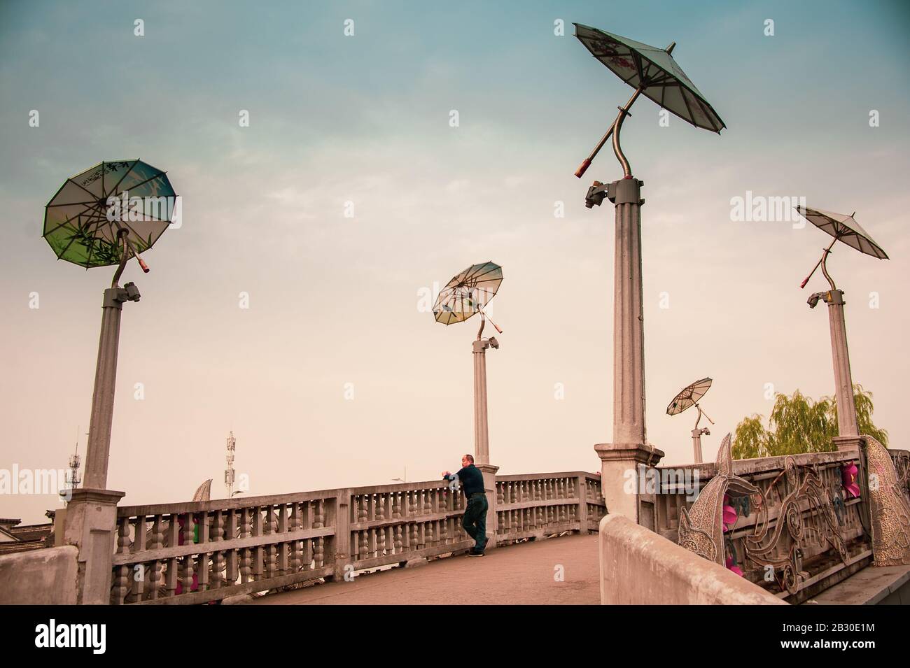 Ornamental parapet hi-res stock photography and images - Alamy