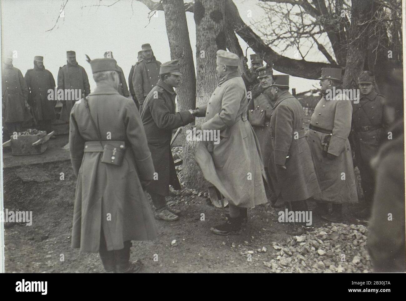General Baron Samuel Freiherr von Hazai ím Gespräch mit den Truppen ...