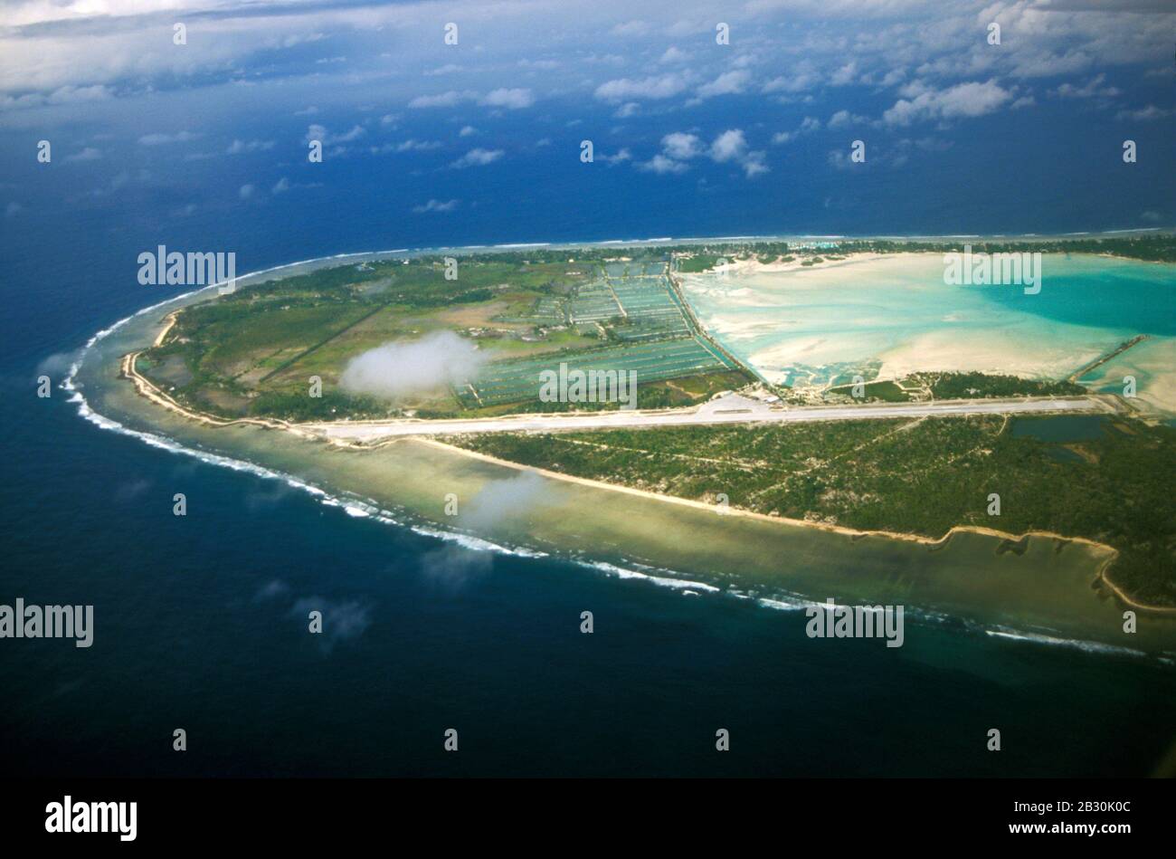 Approaching Tarawa Atoll and the runway of Bonriki International ...