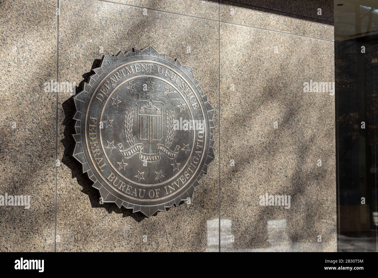 Us shield symbol emblem hi-res stock photography and images - Alamy