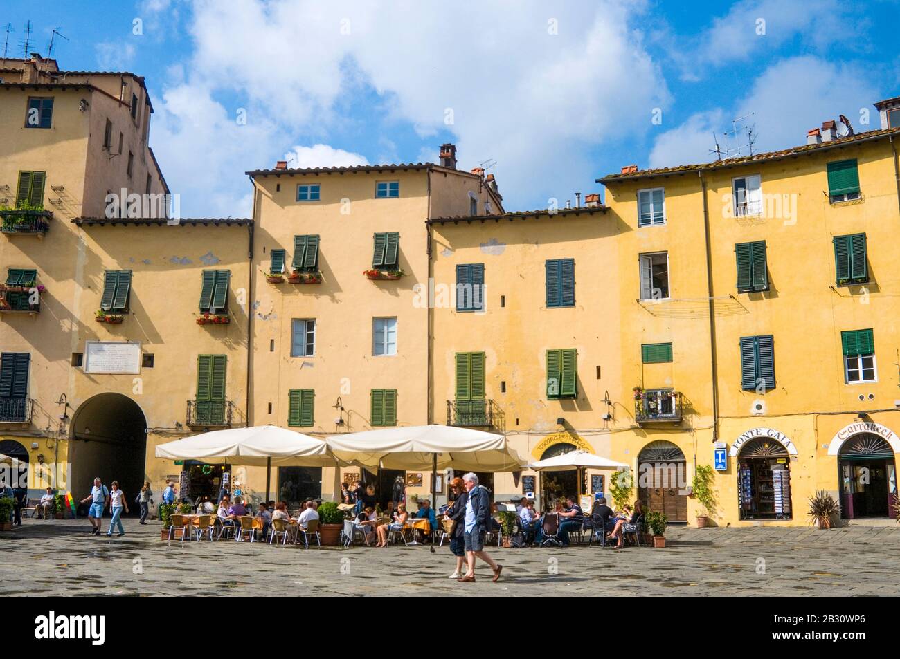 Piazza Anfiteatro, the former Roman amphitheatre in Lucca, Tuscany ...