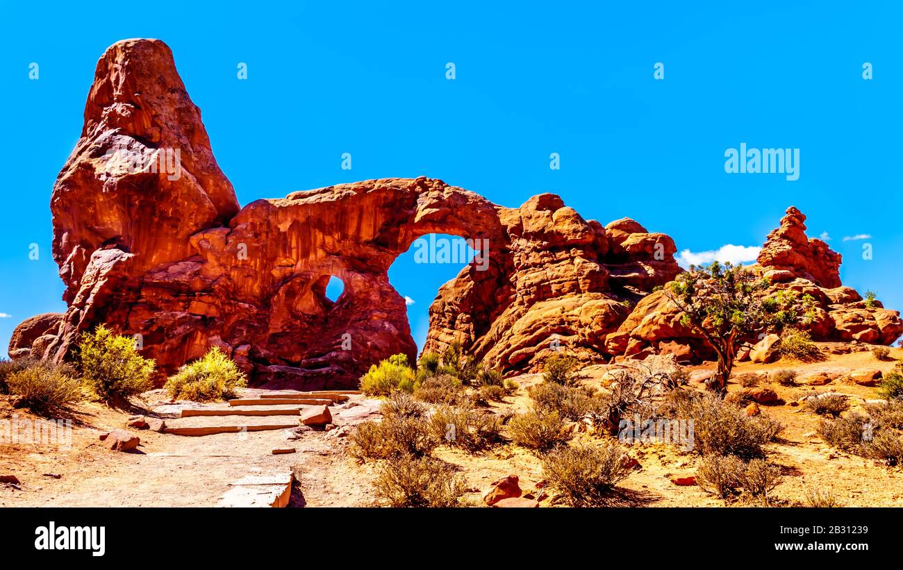 Turret Arch, one of the many large Sandstone Arches in the desert ...
