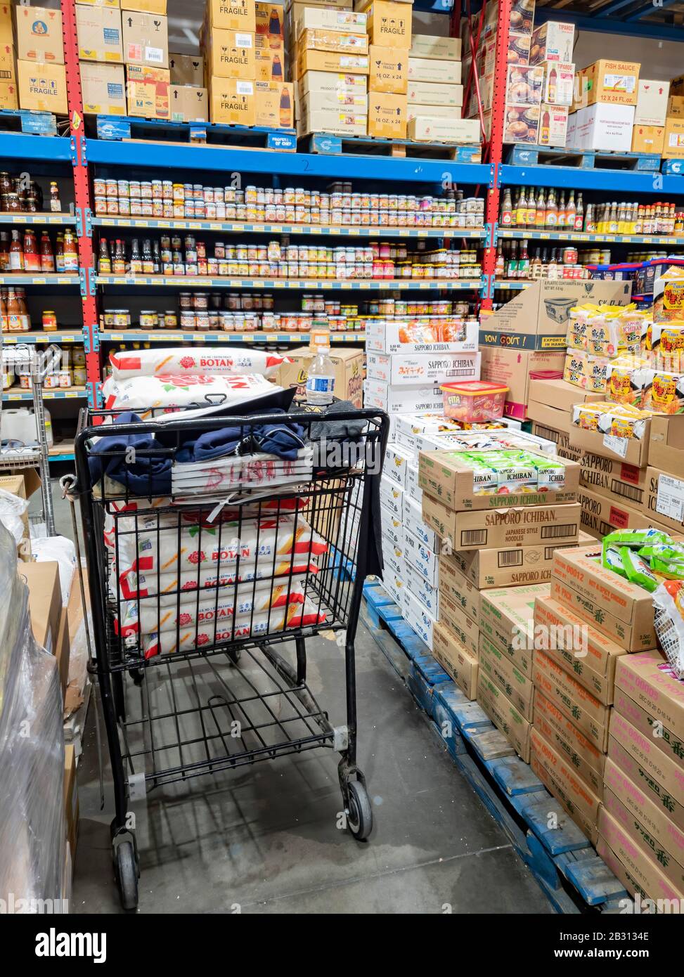 Rice grocery store hi-res stock photography and images - Alamy