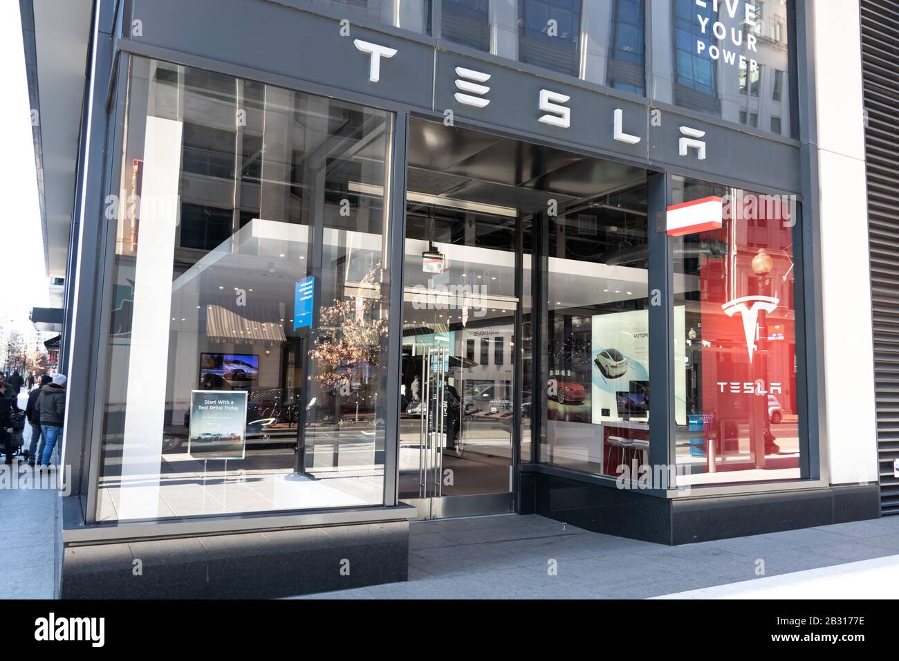 A tesla logo on front hi-res stock photography and images - Alamy