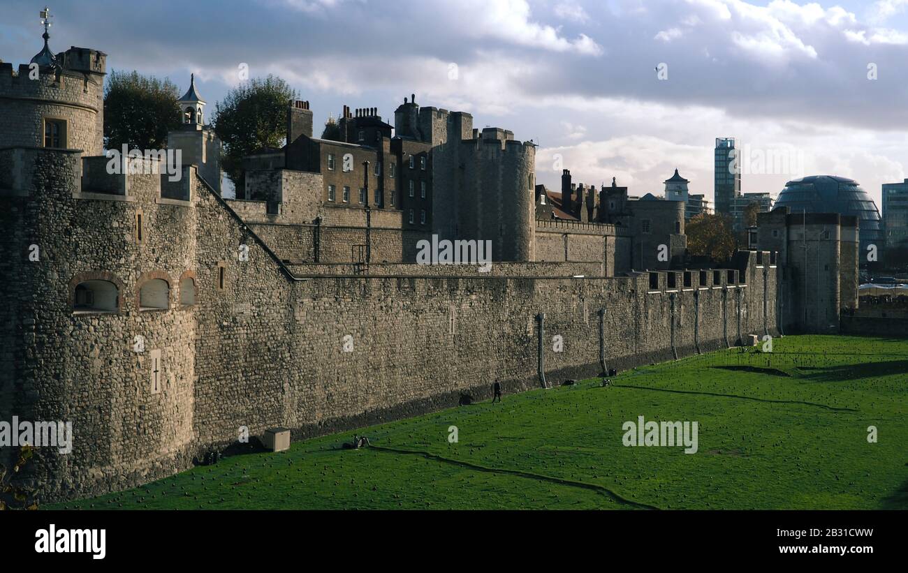 London Castle Medieval View Daylight Stock Photo - Alamy