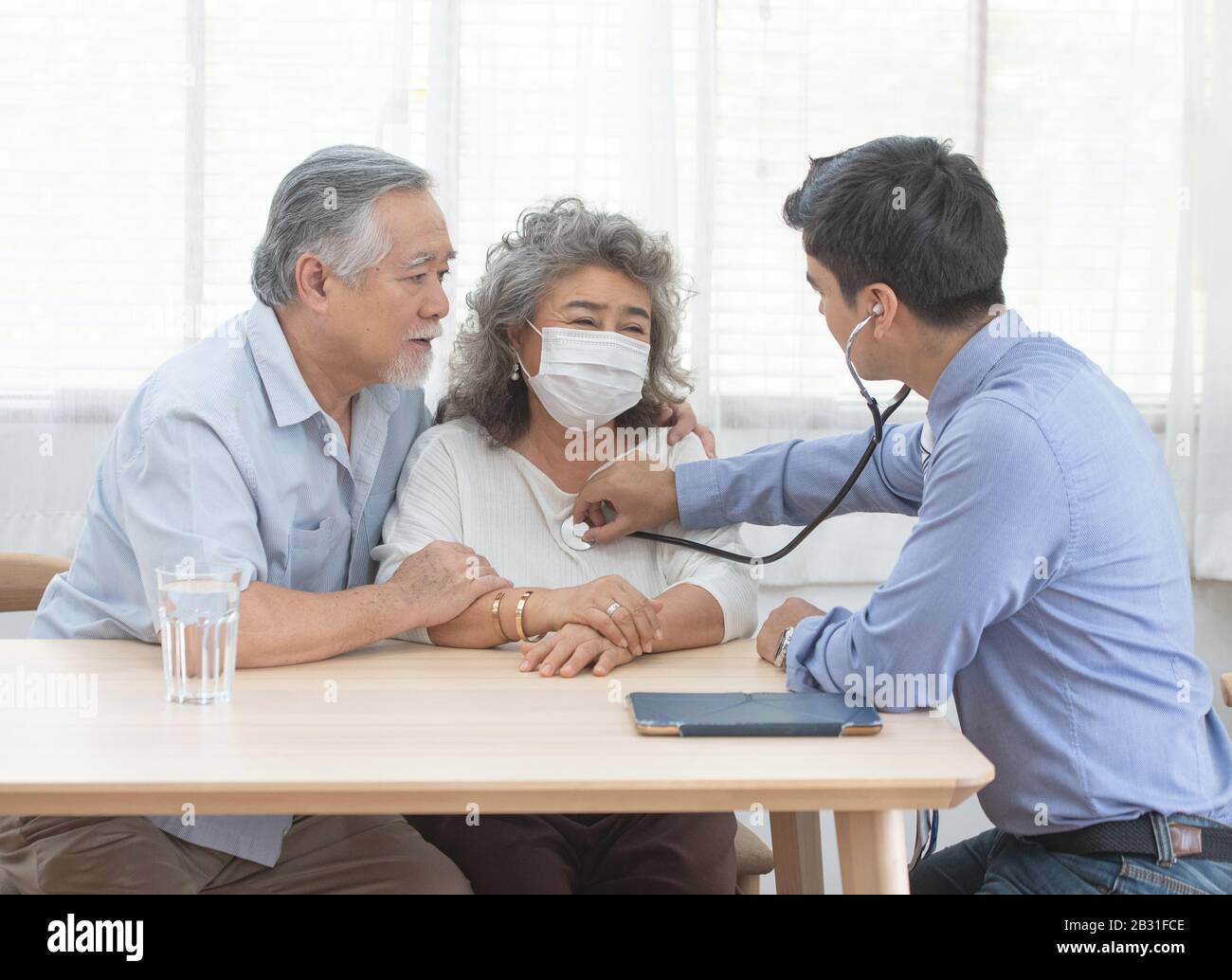 Elderly family meeting health hi-res stock photography and images - Alamy