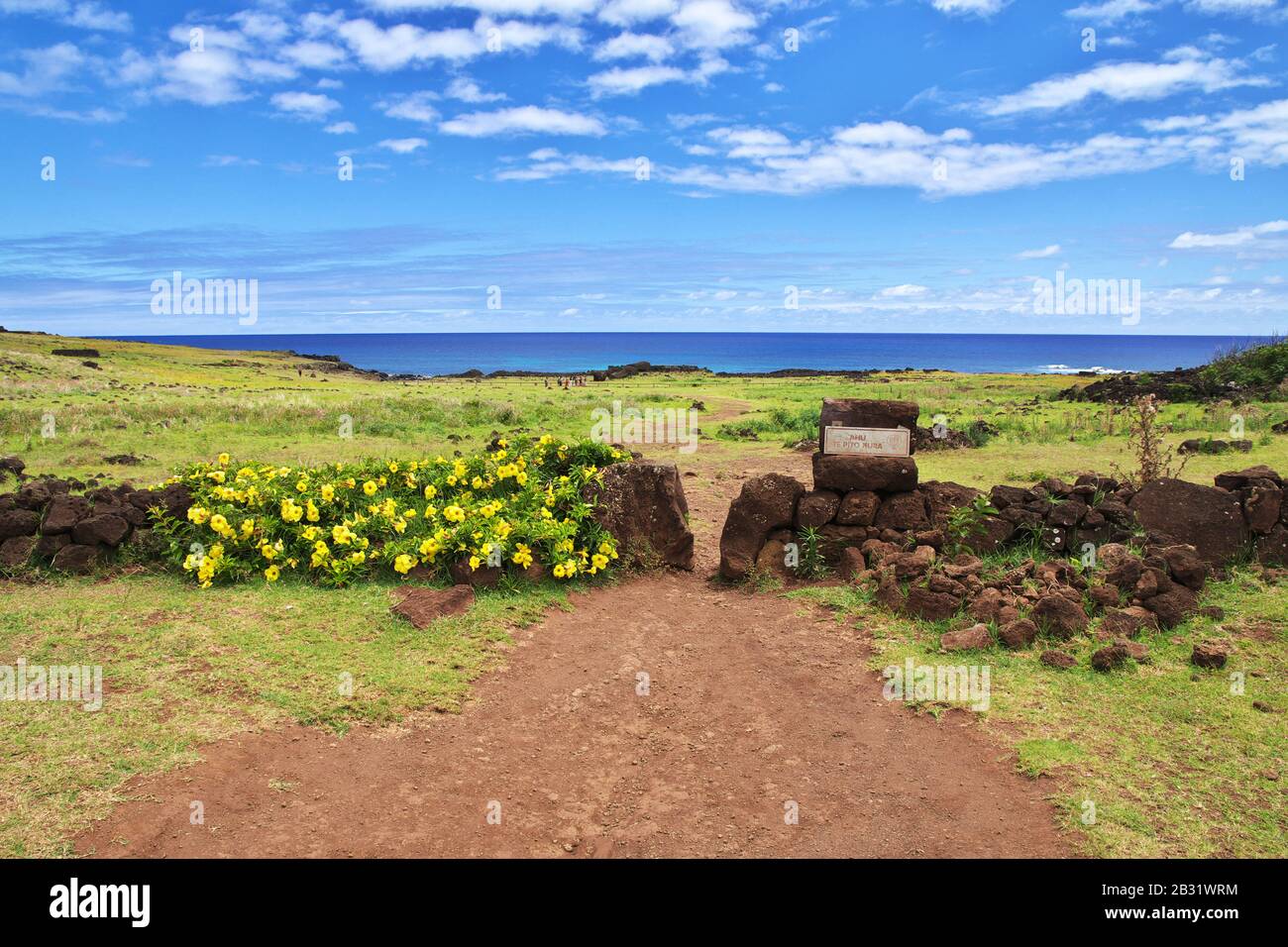 Easter island rock garden hi-res stock photography and images - Alamy
