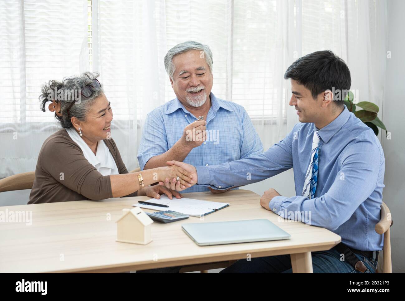 Satisfied advisor hi-res stock photography and images - Alamy
