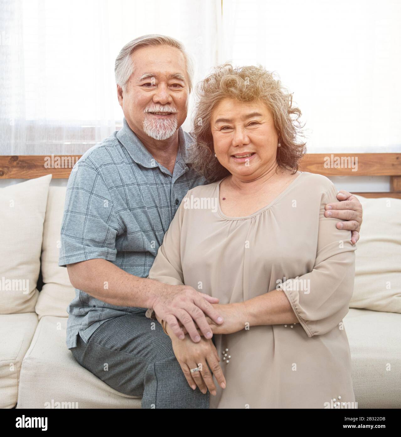 Shoulder hug positive hi-res stock photography and images - Alamy