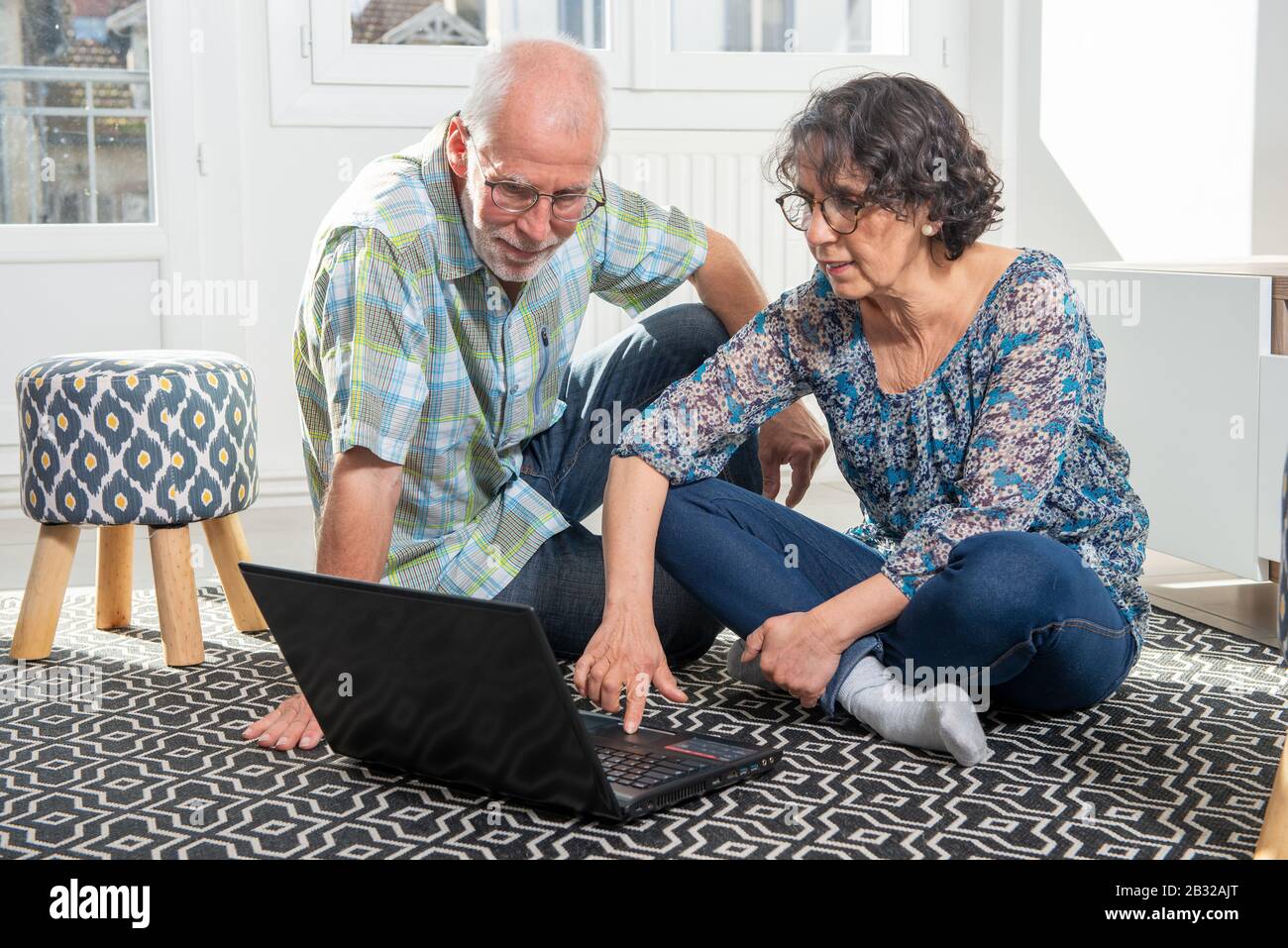Boomer couple home hi-res stock photography and images - Alamy