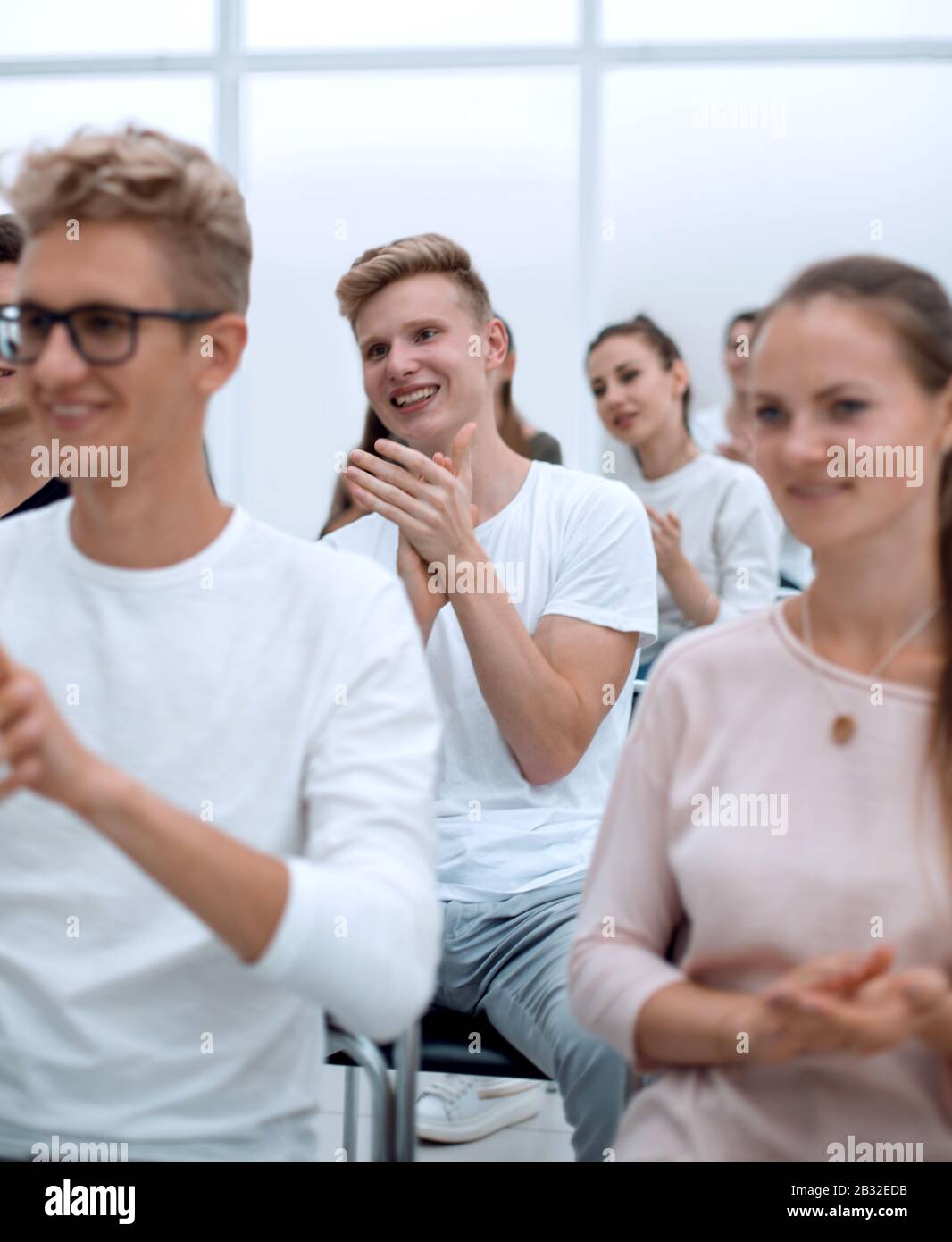group of young people applaud at a group meeting Stock Photo - Alamy