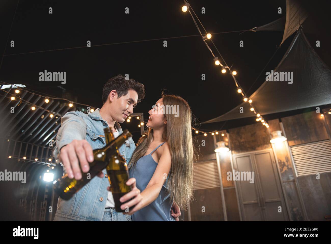 Night club dancing couple hi-res stock photography and images - Alamy