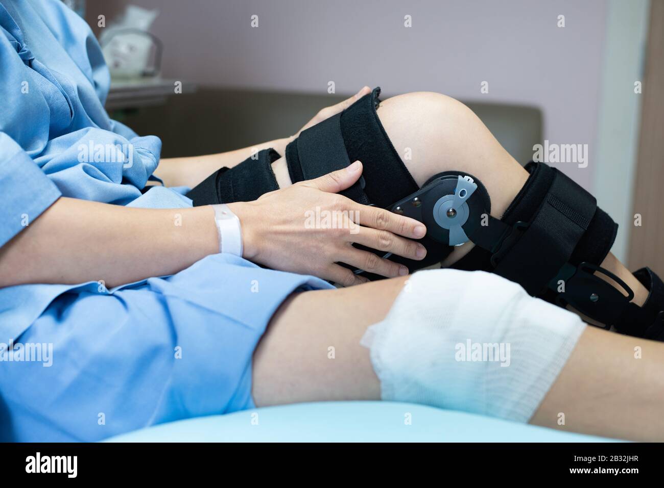 Asian woman patient with bandage compression knee brace support injury ...