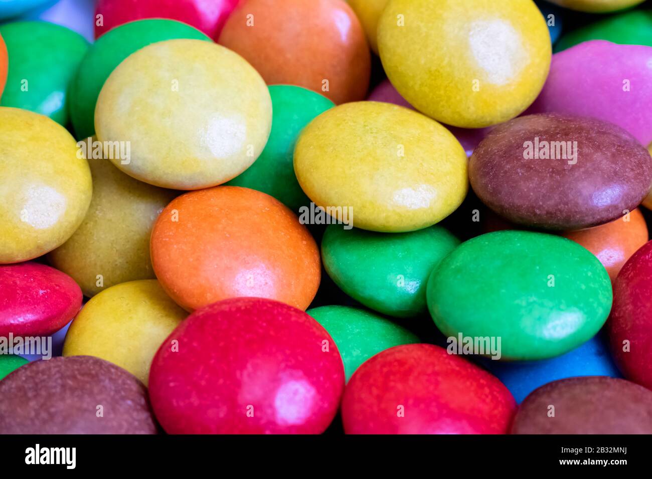 Pile of multicolored candies, background or texture Stock Photo - Alamy