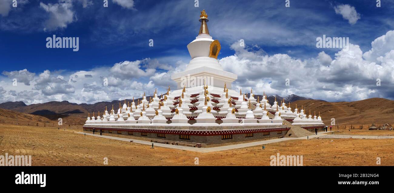 tibetan stupa in china Stock Photo - Alamy