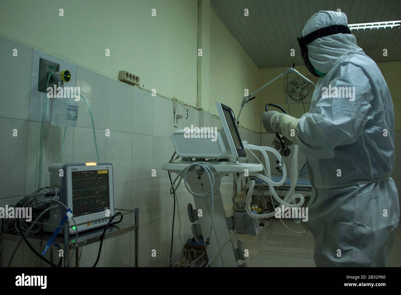 Isolation room hospital hi-res stock photography and images - Alamy