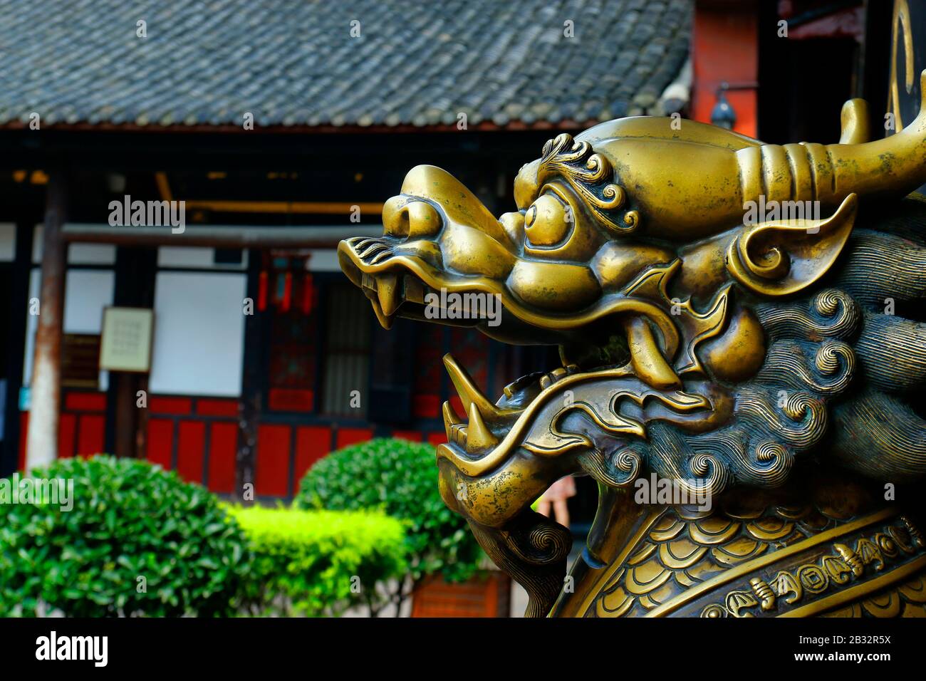 Statue of dragon in chinese temple Stock Photo - Alamy