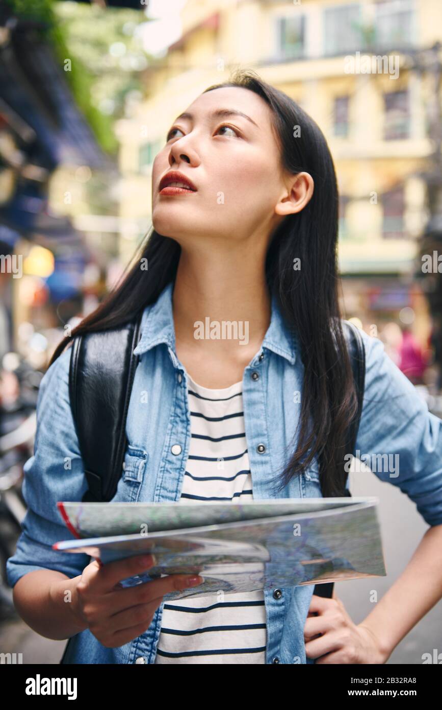Tourist looking at the directions from map Stock Photo - Alamy