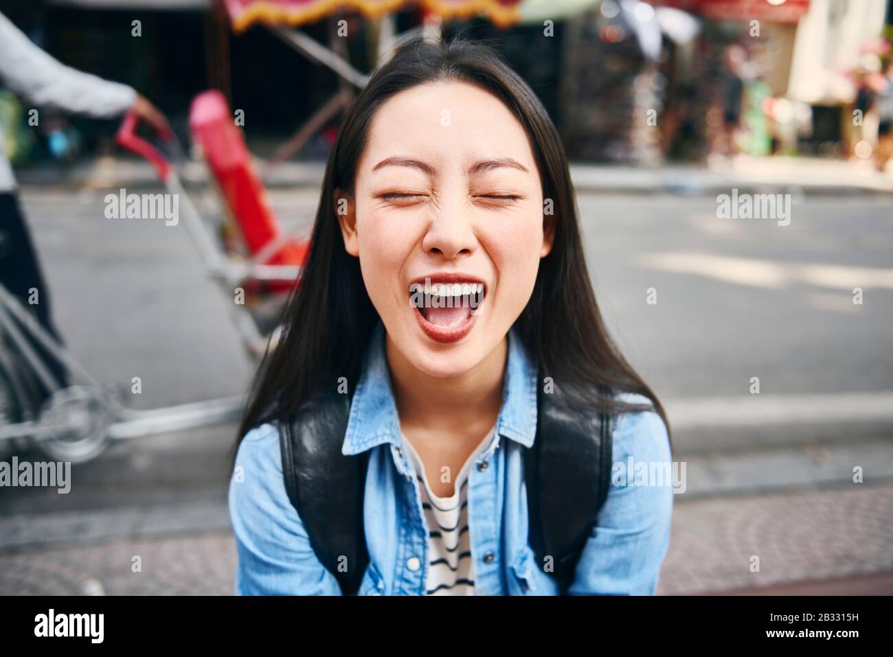 Screaming woman in the city Stock Photo - Alamy