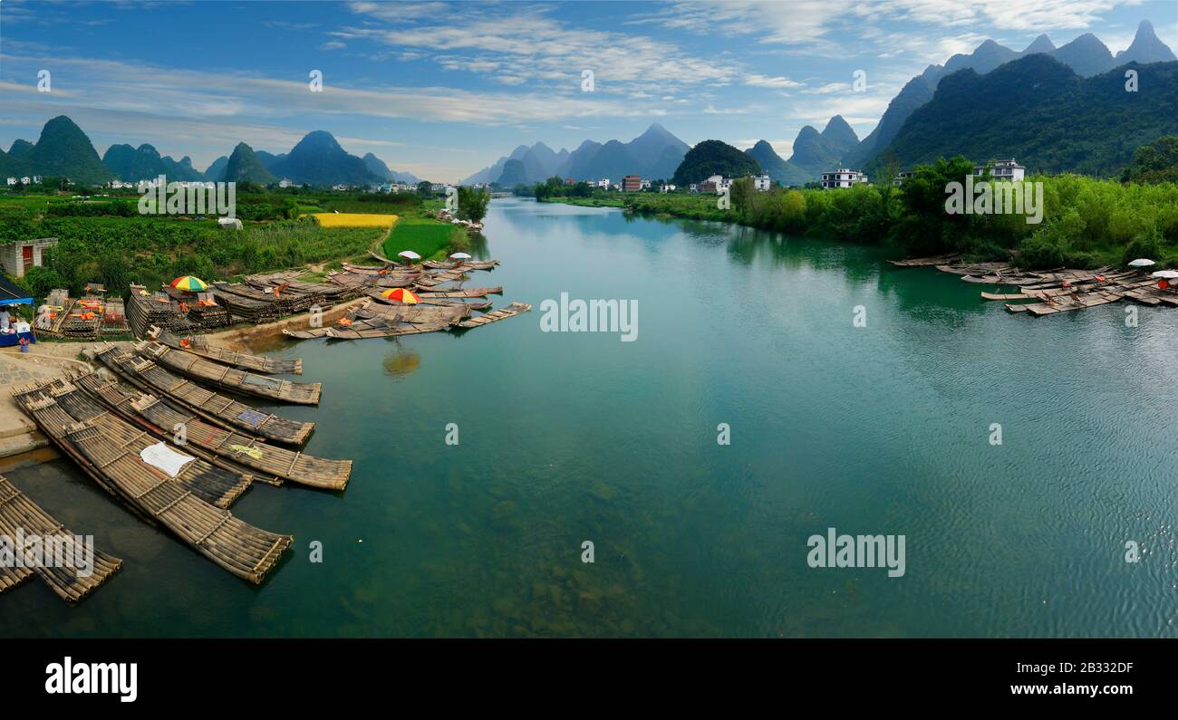 Bamboo raft china transport hi-res stock photography and images - Alamy