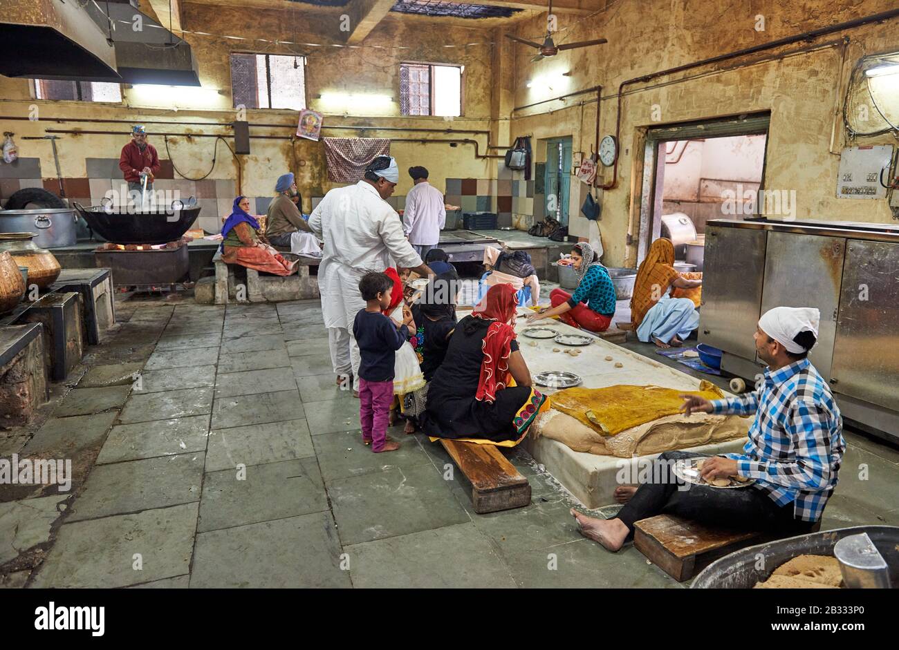 Sikh Gurudwara Community Kitchen High Resolution Stock Photography and ...