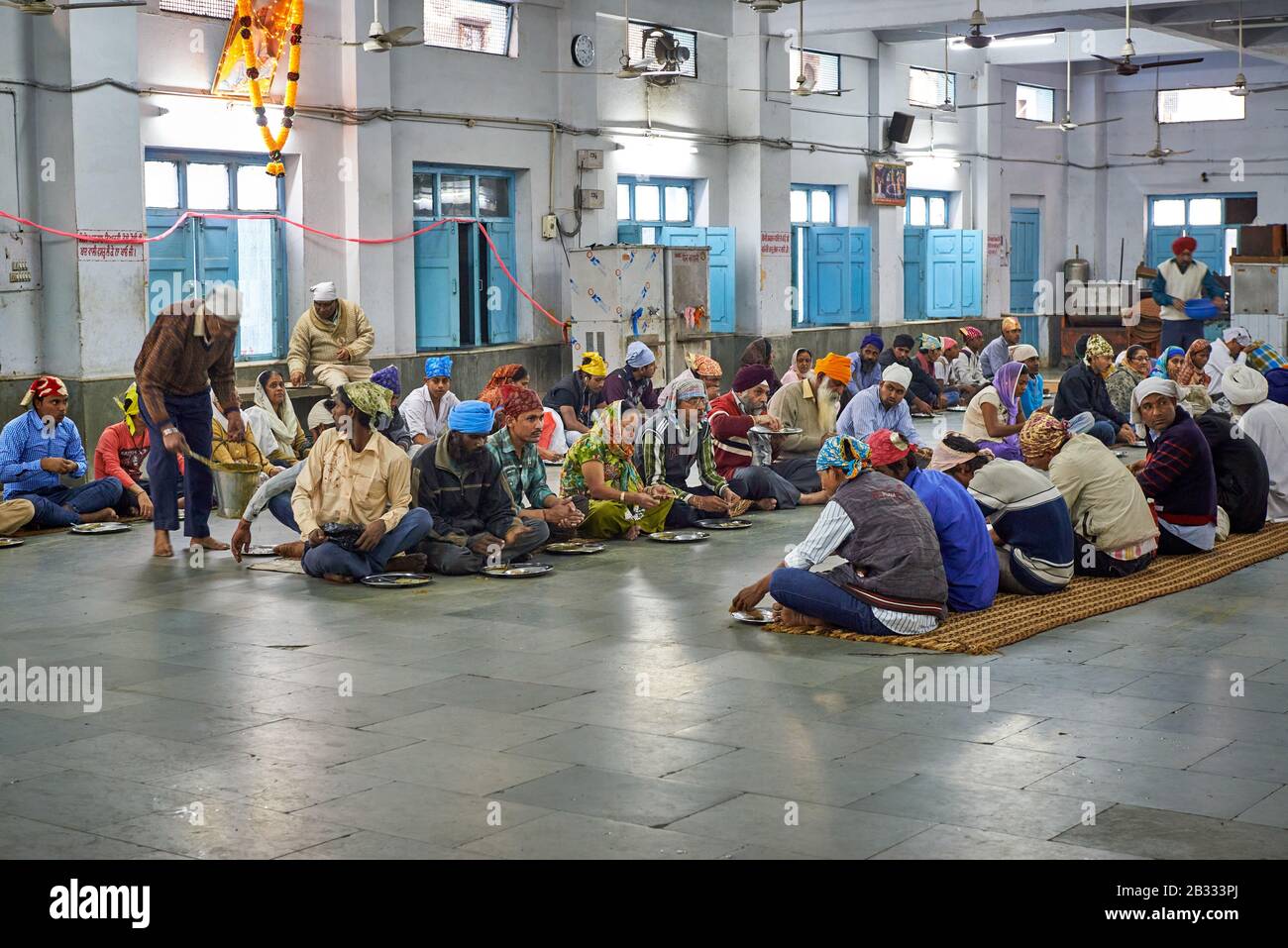 Sikh gurudwara community kitchen hi-res stock photography and images ...