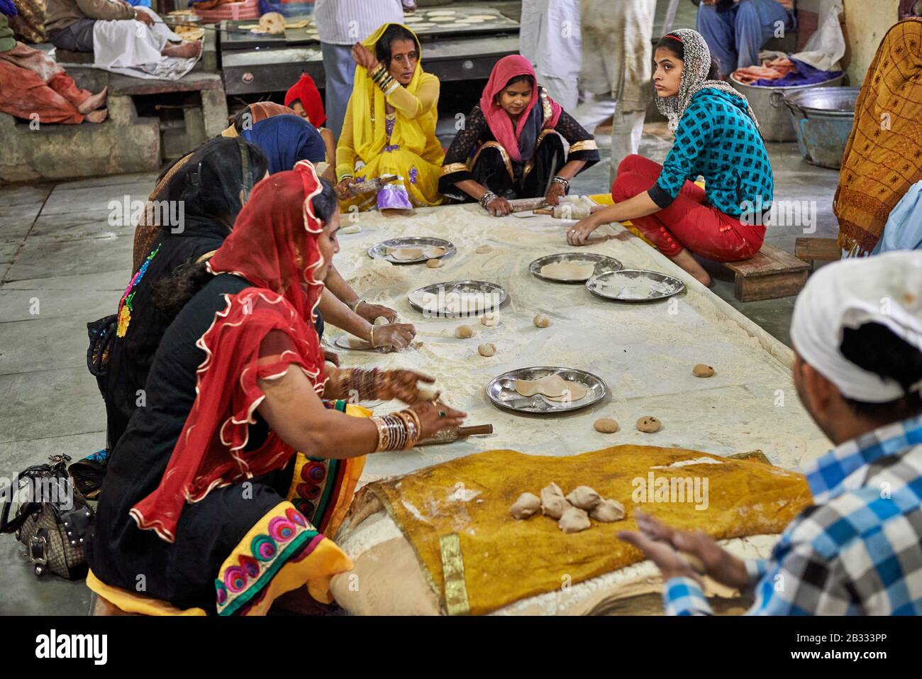 Sikh Gurudwara Community Kitchen High Resolution Stock Photography and ...