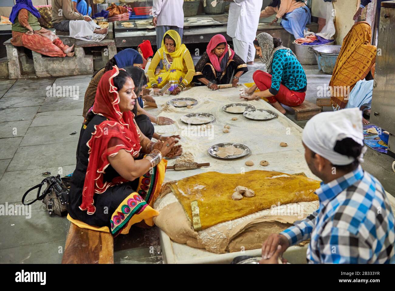 Sikh Gurudwara Community Kitchen High Resolution Stock Photography and ...