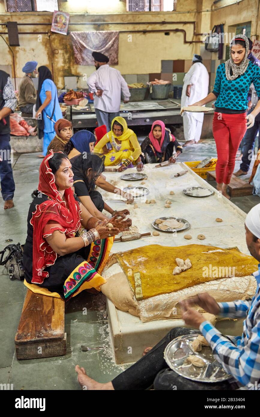 Sikh Gurudwara Community Kitchen High Resolution Stock Photography and ...