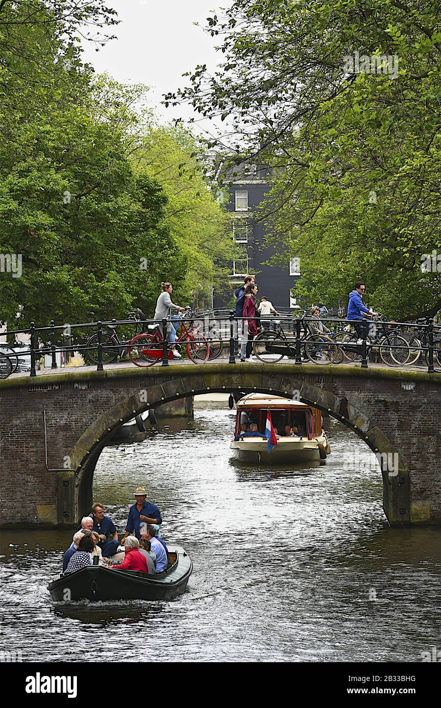 Arch bridge over city canal Amsterdam Netherlands Stock Photo - Alamy