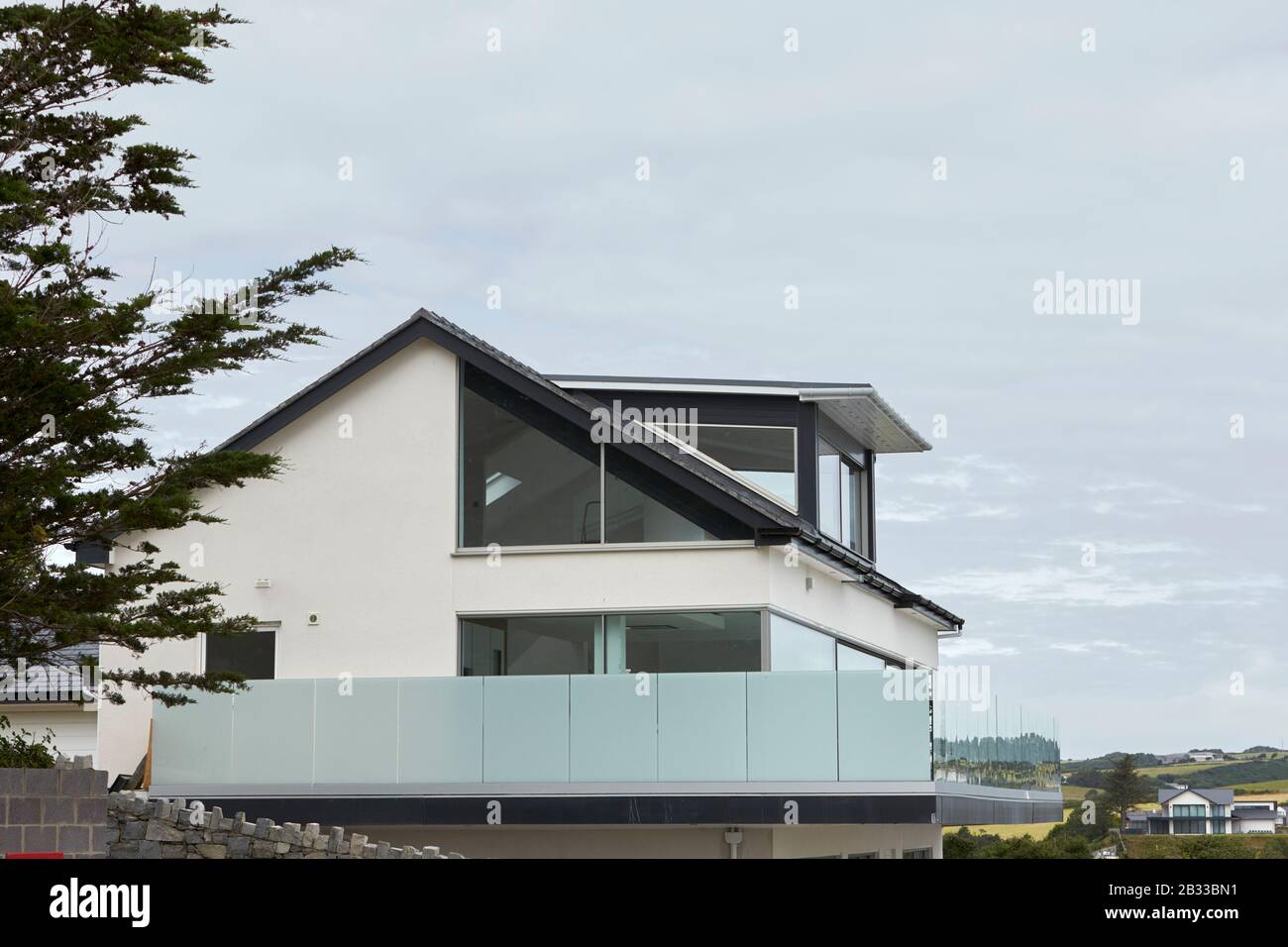 Luxury modern cliff top house with glass balustrade edge protection and ...