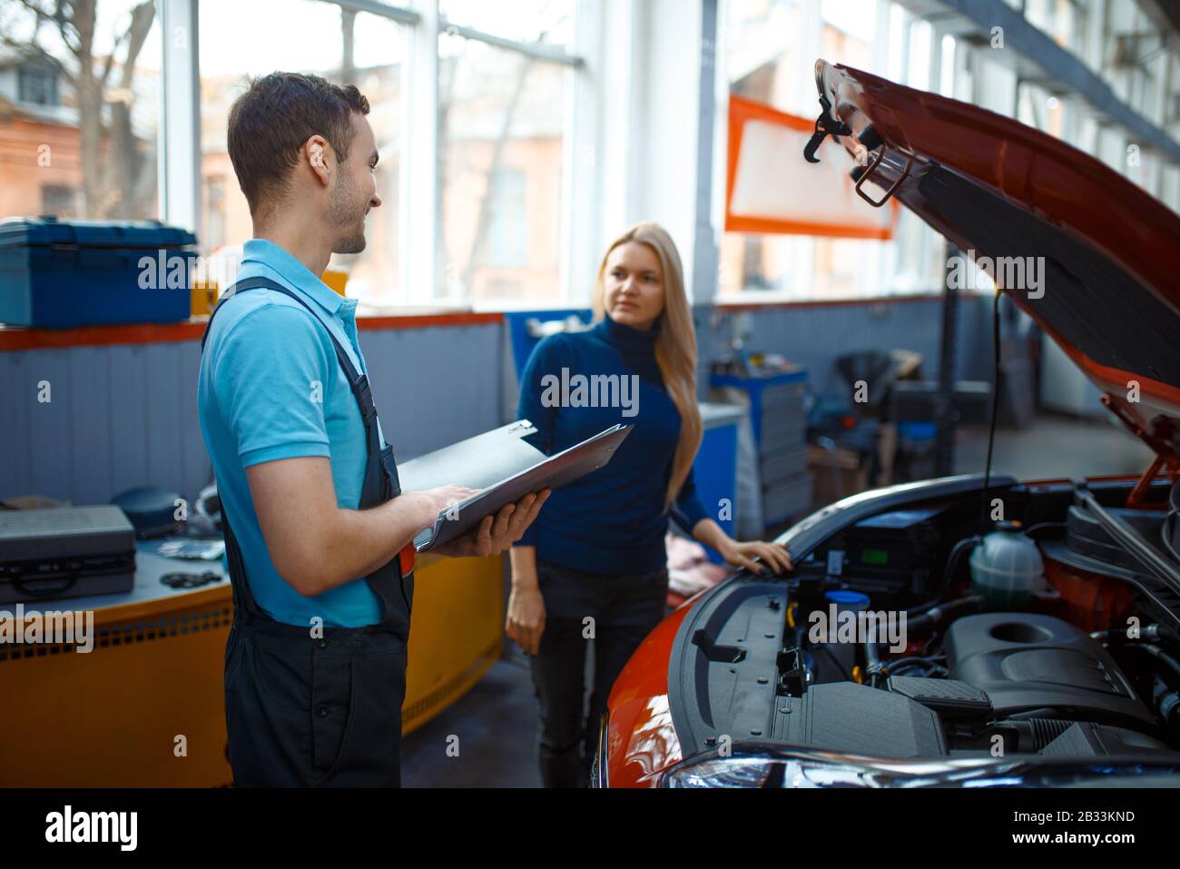Repairman checklist car service hi-res stock photography and images - Alamy