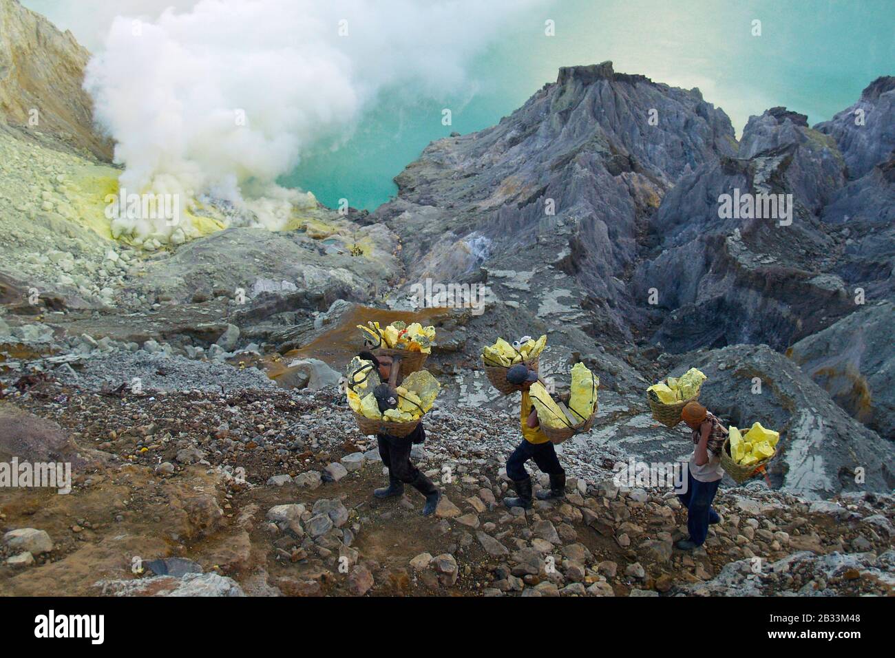 MINER COLLECTING SULFUR ON KAWAH IJEN VOLCANO IN JAVA ISLAND-INDONESIA ...