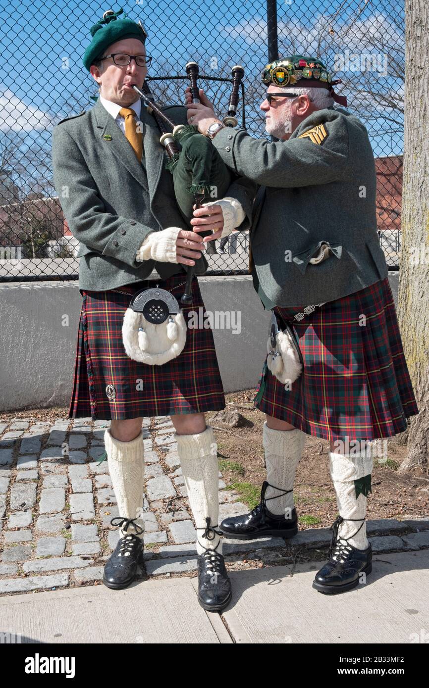 Tune bagpipe hi-res stock photography and images - Alamy