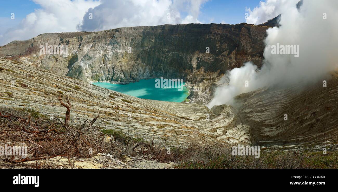 SMOKE OF SULFUR ON KAWAH IJEN VOLCANO IN JAVA ISLAND-INDONESIA Stock ...