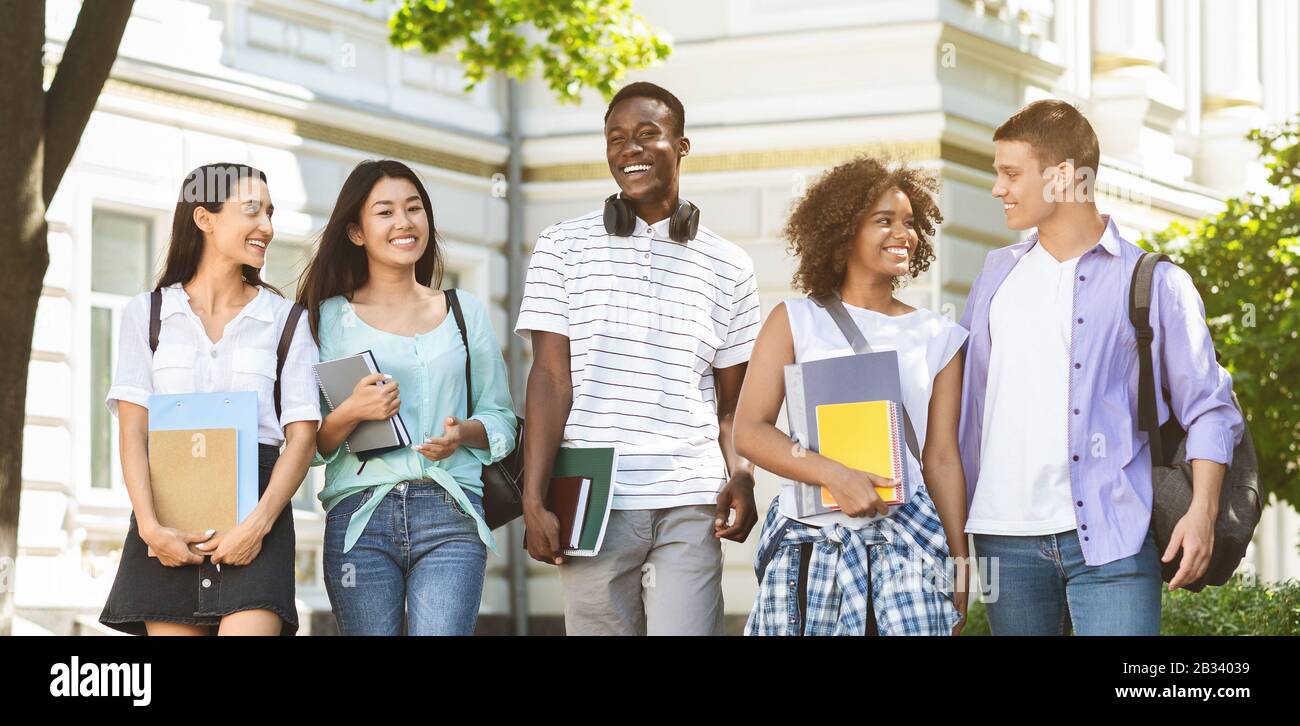 Teenager students going to school hi-res stock photography and images ...