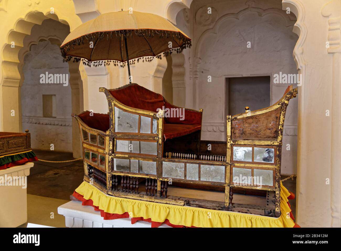 King's throne india hi-res stock photography and images - Alamy