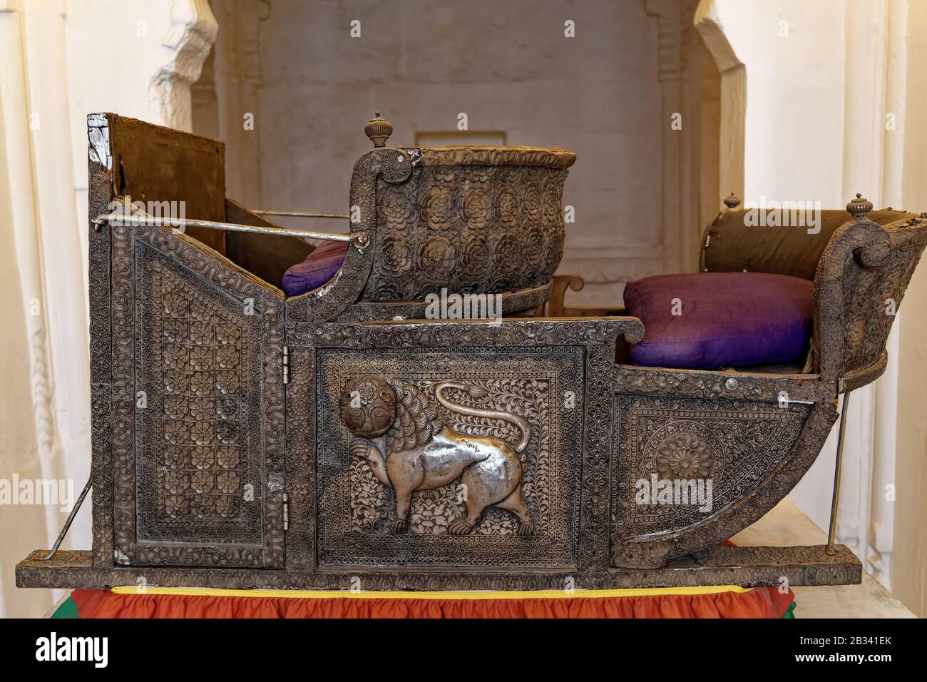 King's throne india hi-res stock photography and images - Alamy