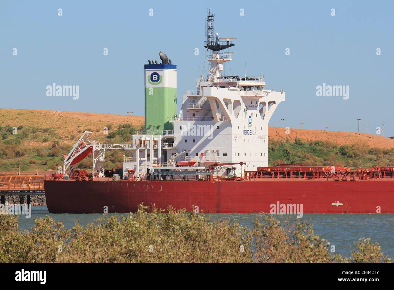 Ship ready to load at dock in Port Hedland, Western Australia Stock ...