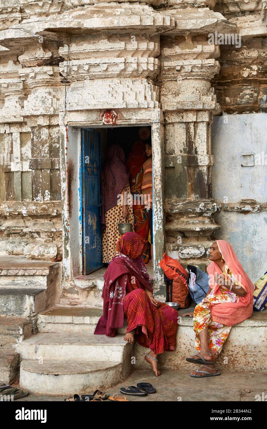 Small hindu temple hi-res stock photography and images - Alamy