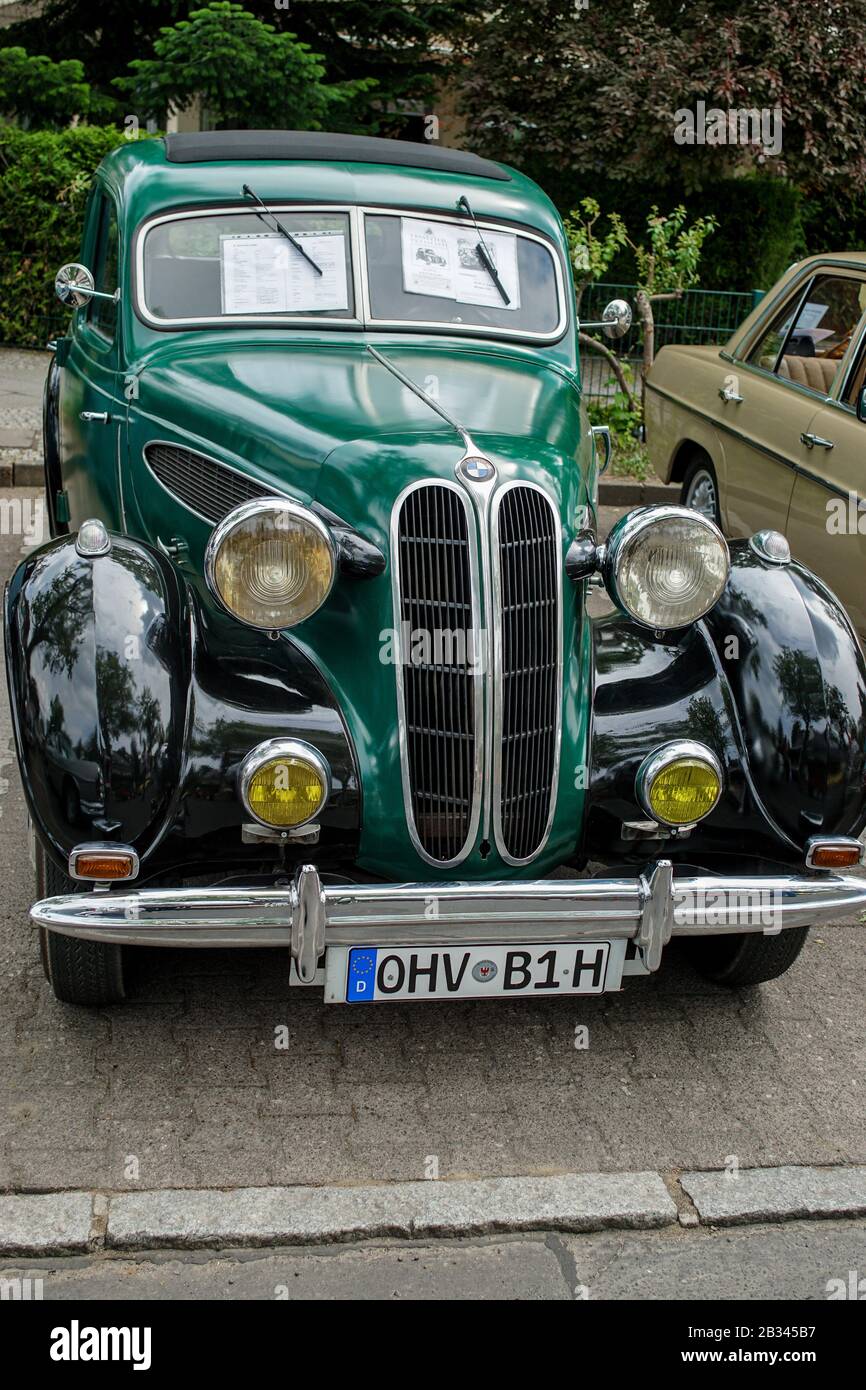 Bmw oldtimer hi-res stock photography and images - Alamy