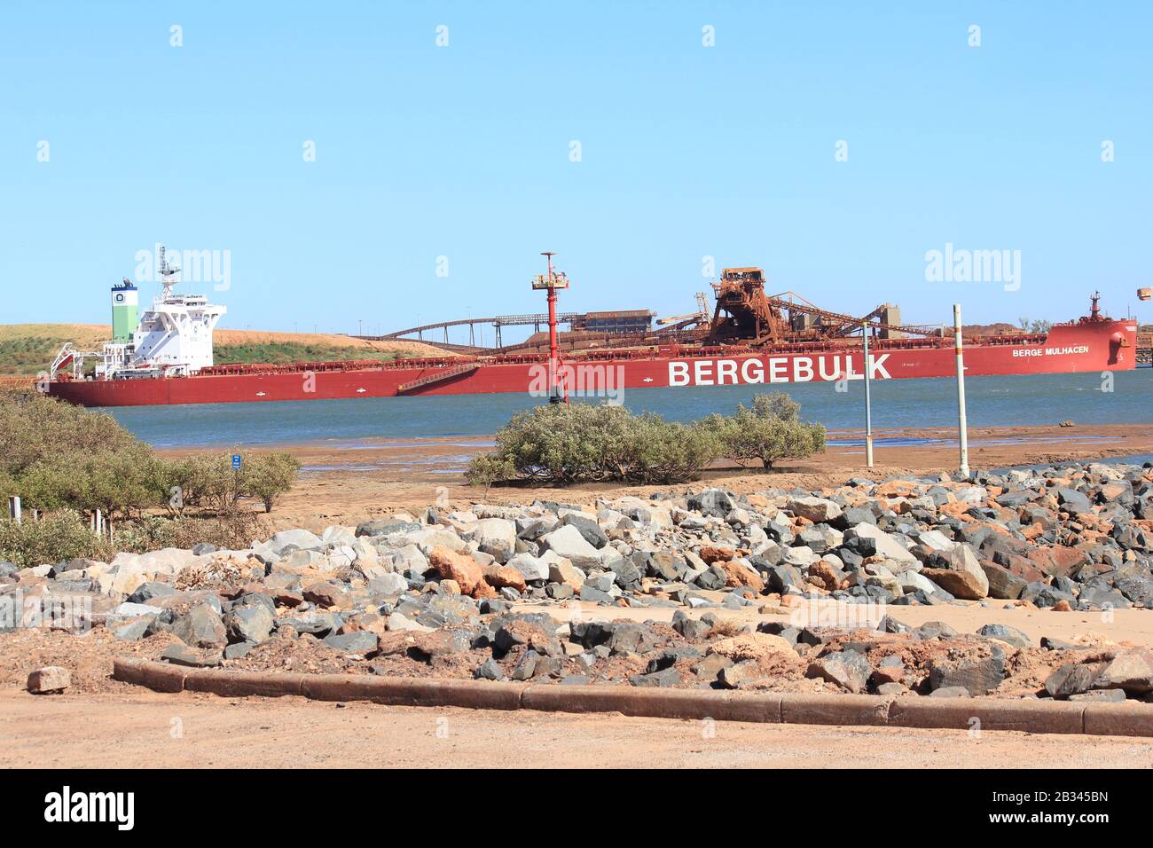 Ship ready to load at dock in Port Hedland, Western Australia Stock ...