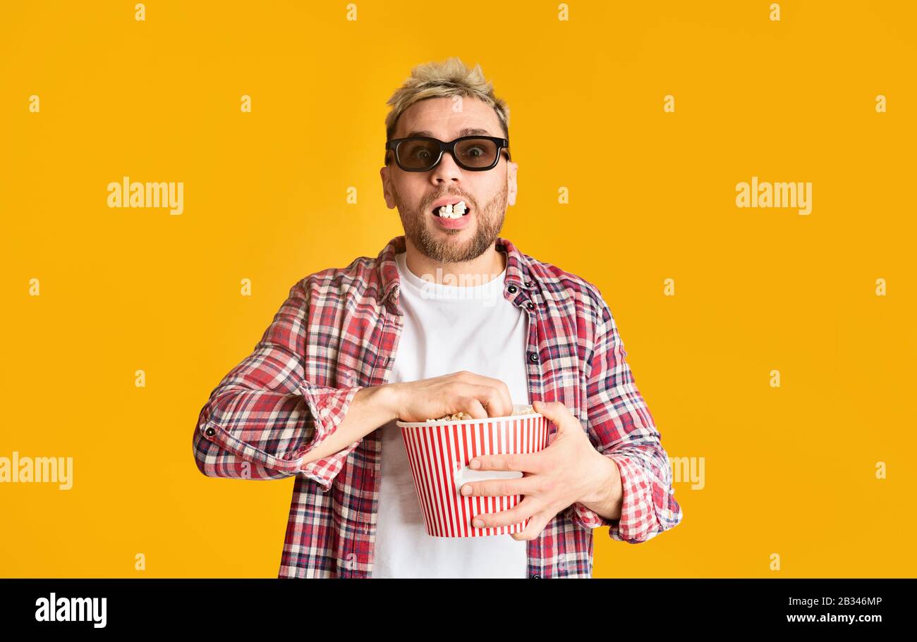 Excited man in 3d glasses filled his mouth popcorn Stock Photo - Alamy