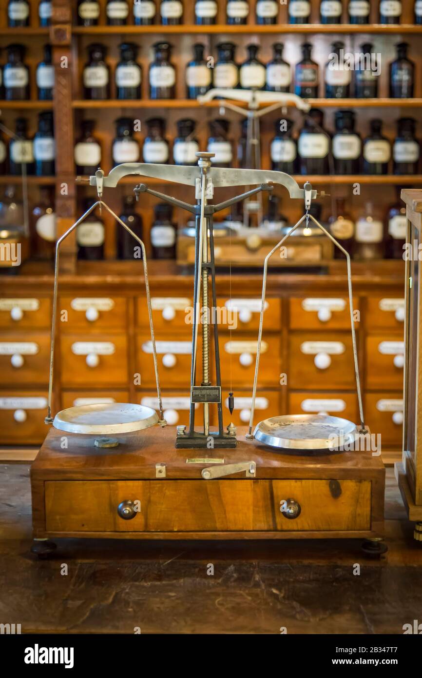 Old pharmacy pharmacy museum drug store hi-res stock photography and ...