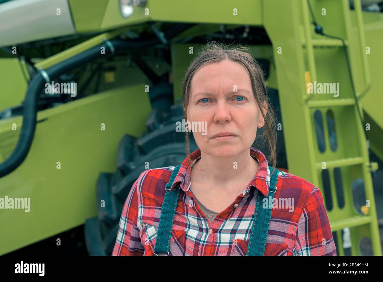 Farmer harvester hi-res stock photography and images - Alamy