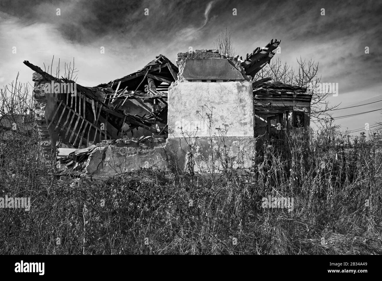 A ruined old ruined house that collapsed Stock Photo - Alamy