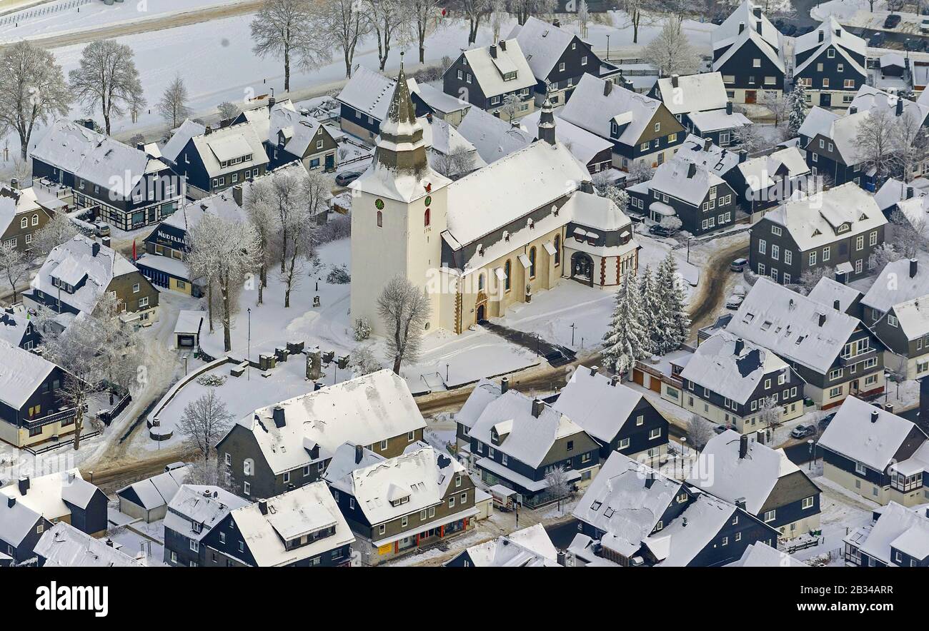 , city center to Winterberg with St. Jakobus church, 26.01.2013, aerial ...